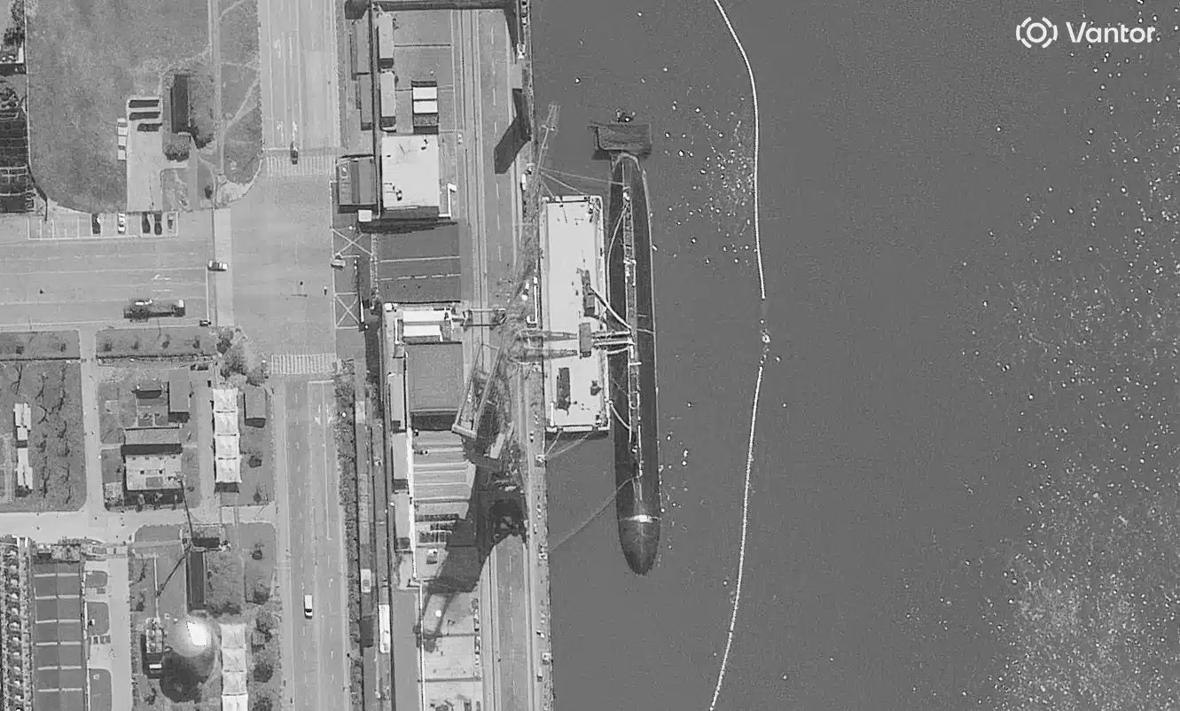 Mystery 120-meter Chinese submarine ditches traditional sail design