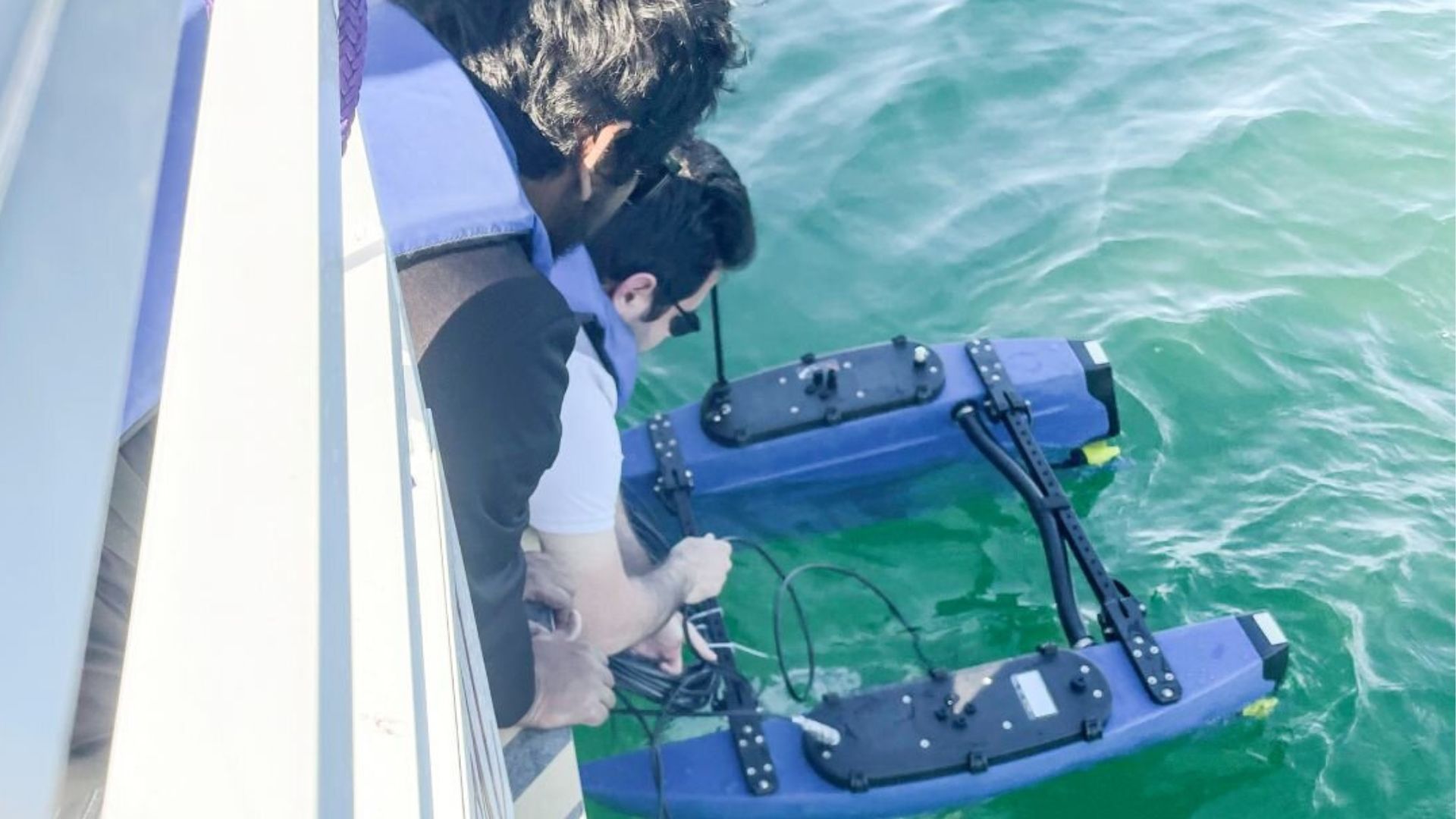 New antenna tech lets robot submarines share data while submerged